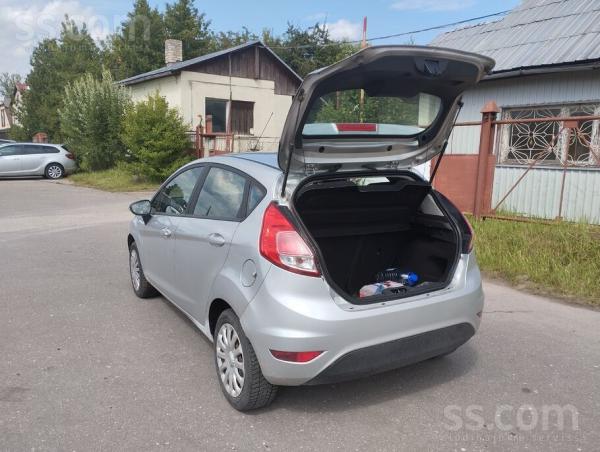 Pelēks Ford Fiesta 2015 Ogre, ar dzinēja tilpumu 1.50 L un nobraukumu 0 tūkst. km par 2550 €, foto 5 vietnē AUTOMOTO.COM.LV