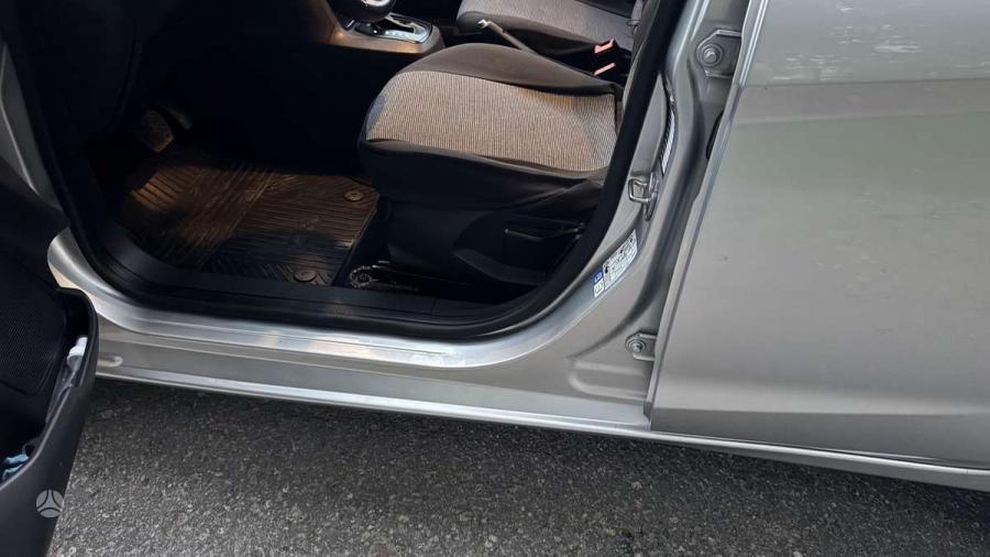 Pelēks Ford Fiesta 2015 Viļņa, ar dzinēja tilpumu 1.00 L un nobraukumu 147 tūkst. km par 5500 €, foto 15 vietnē AUTOMOTO.COM.LV