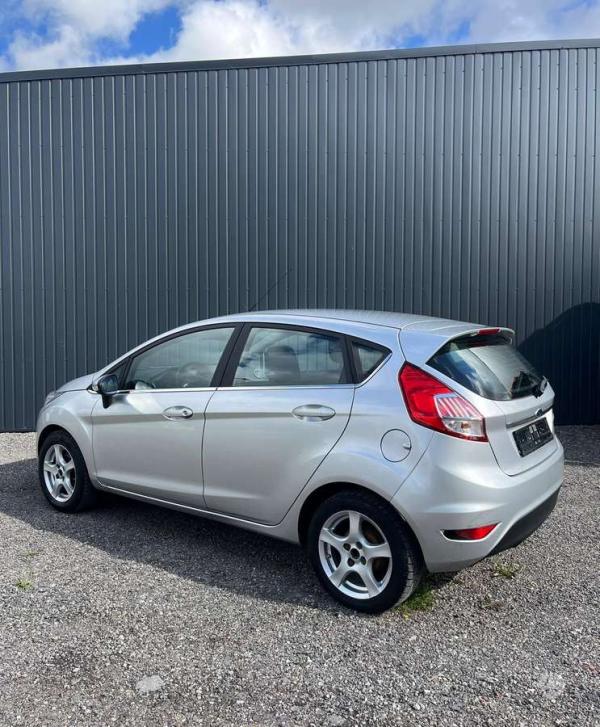 Pelēks Ford Fiesta 2015 Viļņa, ar dzinēja tilpumu 1.00 L un nobraukumu 166 tūkst. km par 3150 €, foto 5 vietnē AUTOMOTO.COM.LV