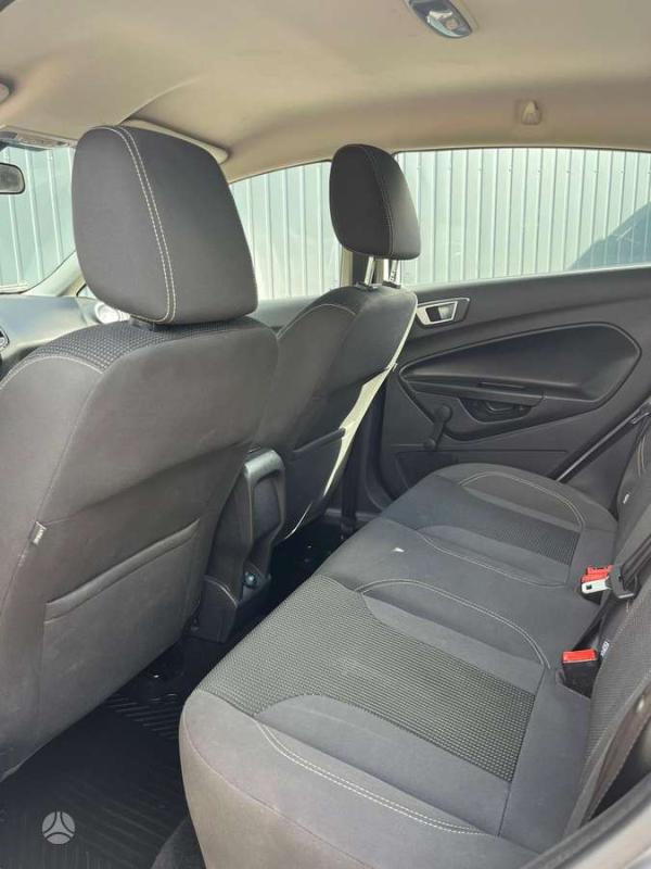 Pelēks Ford Fiesta 2015 Viļņa, ar dzinēja tilpumu 1.00 L un nobraukumu 166 tūkst. km par 3150 €, foto 11 vietnē AUTOMOTO.COM.LV