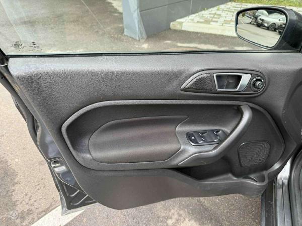 Pelēks Ford Fiesta 2016 Viļņa, ar dzinēja tilpumu 1.60 L un nobraukumu 120 tūkst. km par 4800 €, foto 11 vietnē AUTOMOTO.COM.LV