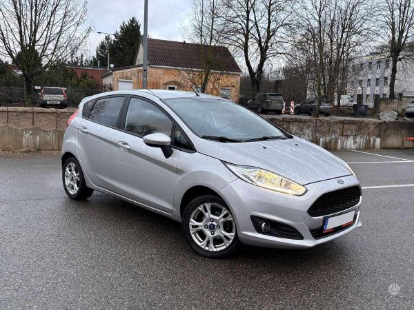 Pelēks Ford Fiesta 2016 Viļņa, ar dzinēja tilpumu 1.24 L un nobraukumu 113 tūkst. km par 3900 €, foto 3 vietnē AUTOMOTO.COM.LV