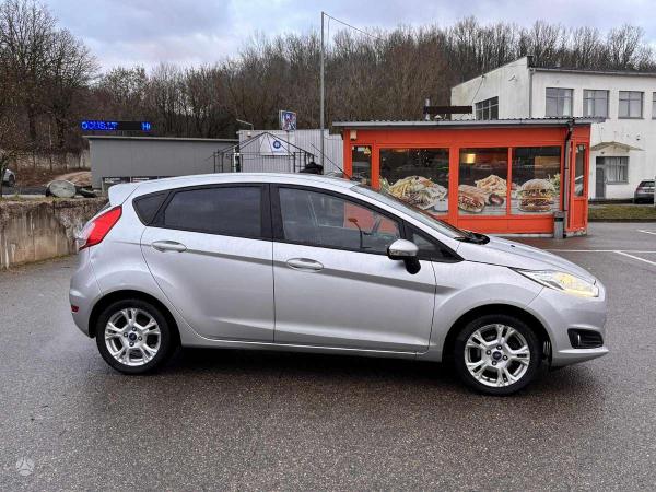 Pelēks Ford Fiesta 2016 Viļņa, ar dzinēja tilpumu 1.24 L un nobraukumu 113 tūkst. km par 3900 €, foto 5 vietnē AUTOMOTO.COM.LV