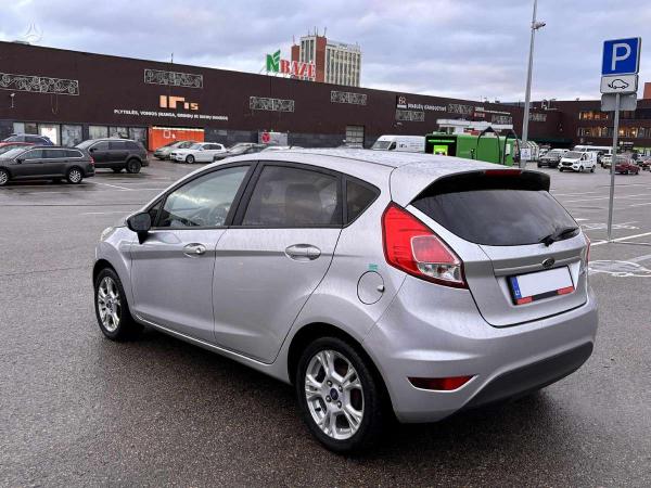 Pelēks Ford Fiesta 2016 Viļņa, ar dzinēja tilpumu 1.24 L un nobraukumu 113 tūkst. km par 3900 €, foto 6 vietnē AUTOMOTO.COM.LV