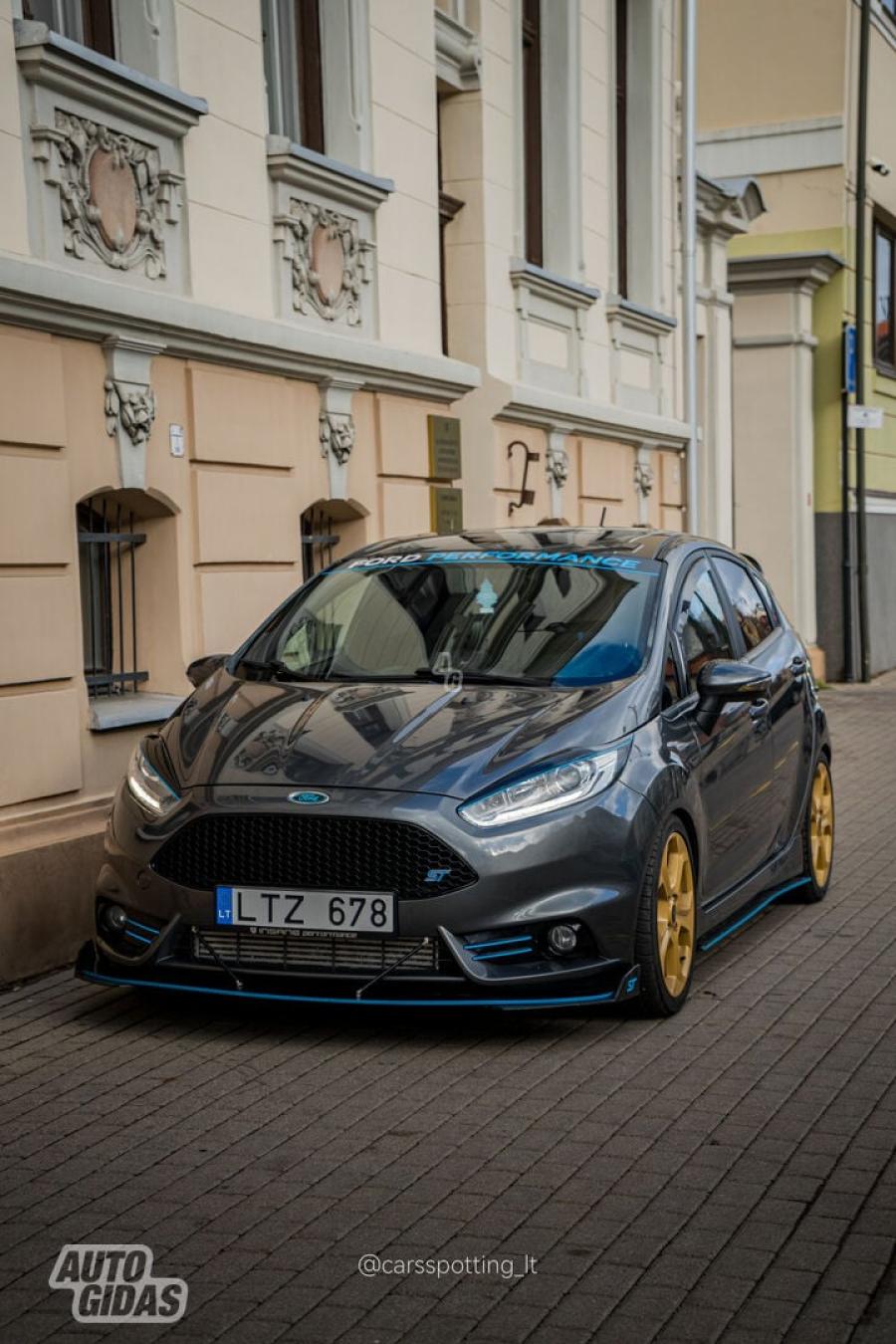 Pelēks Ford Fiesta 2016 Kauņa, ar dzinēja tilpumu 1.60 L un nobraukumu 165 tūkst. km par 9100 €, foto 3 vietnē AUTOMOTO.COM.LV