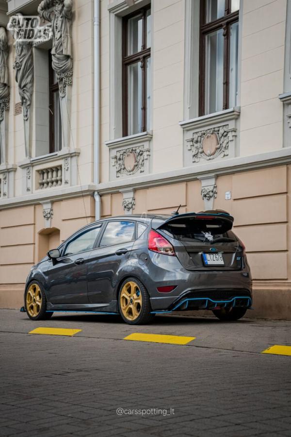 Pelēks Ford Fiesta 2016 Kauņa, ar dzinēja tilpumu 1.60 L un nobraukumu 165 tūkst. km par 9100 €, foto 3 vietnē AUTOMOTO.COM.LV