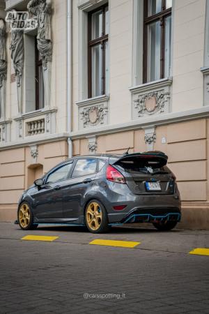 Pelēks Ford Fiesta 2016 Kauņa, ar dzinēja tilpumu 1.60 L un nobraukumu 165 tūkst. km par 9100 €, foto 4 vietnē AUTOMOTO.COM.LV