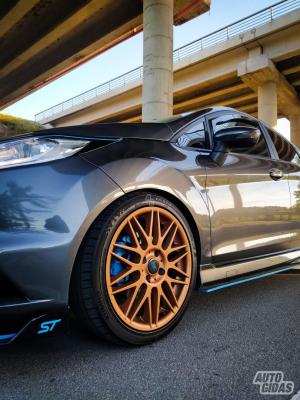 Pelēks Ford Fiesta 2016 Kauņa, ar dzinēja tilpumu 1.60 L un nobraukumu 165 tūkst. km par 9100 €, foto 6 vietnē AUTOMOTO.COM.LV