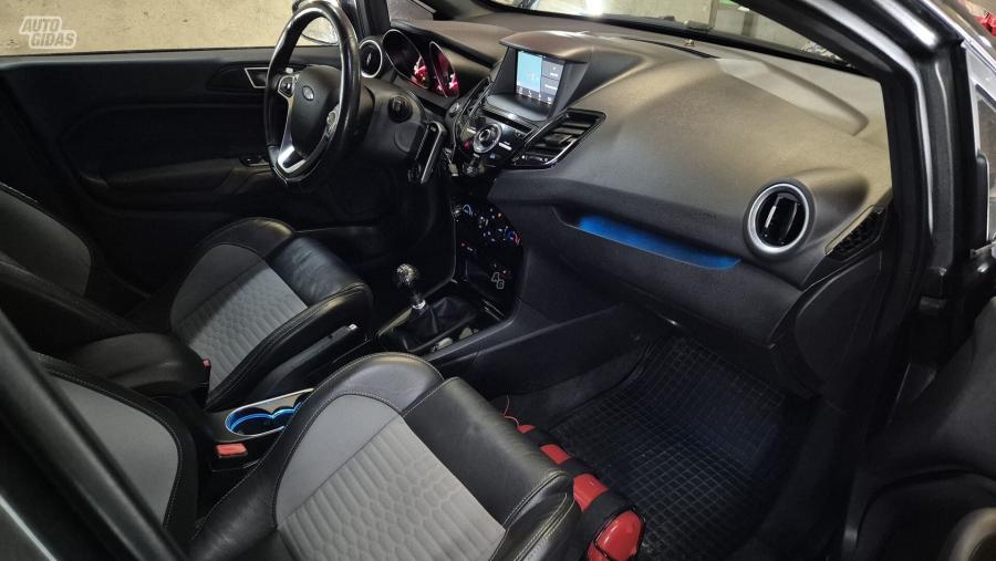Pelēks Ford Fiesta 2016 Kauņa, ar dzinēja tilpumu 1.60 L un nobraukumu 165 tūkst. km par 9100 €, foto 11 vietnē AUTOMOTO.COM.LV