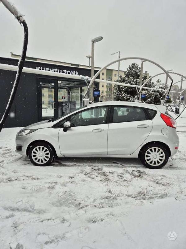 Pelēks Ford Fiesta 2016 Viļņa, ar dzinēja tilpumu 1.00 L un nobraukumu 147 tūkst. km par 4450 €, foto 4 vietnē AUTOMOTO.COM.LV