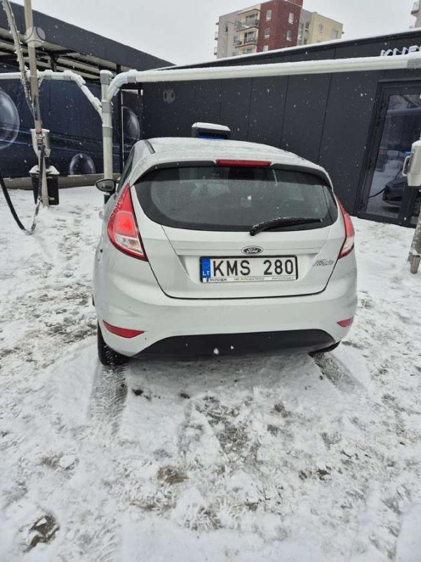 Pelēks Ford Fiesta 2016 Viļņa, ar dzinēja tilpumu 1.00 L un nobraukumu 147 tūkst. km par 4450 €, foto 5 vietnē AUTOMOTO.COM.LV