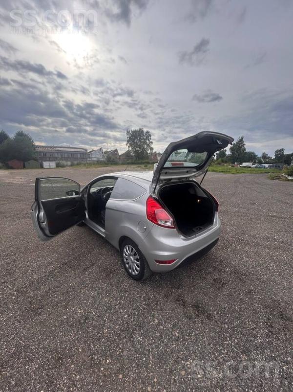 Pelēks Ford Fiesta 2016 Rīga, ar dzinēja tilpumu 1.50 L un nobraukumu 257 tūkst. km par 5300 €, foto 2 vietnē AUTOMOTO.COM.LV
