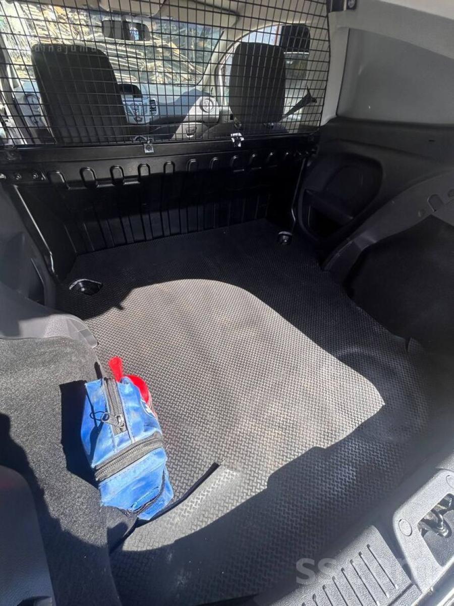 Grey Ford Fiesta 2016 in Riga, with an engine capacity of 1.50 L and mileage of 257 thousand km for 5300 €, photo 7 on AUTOMOTO.COM.LV