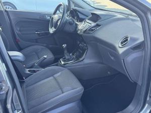 Pelēks Ford Fiesta 2016 Tauragė, ar dzinēja tilpumu 1.00 L un nobraukumu 112 tūkst. km par 4300 €, foto 21 vietnē AUTOMOTO.COM.LV