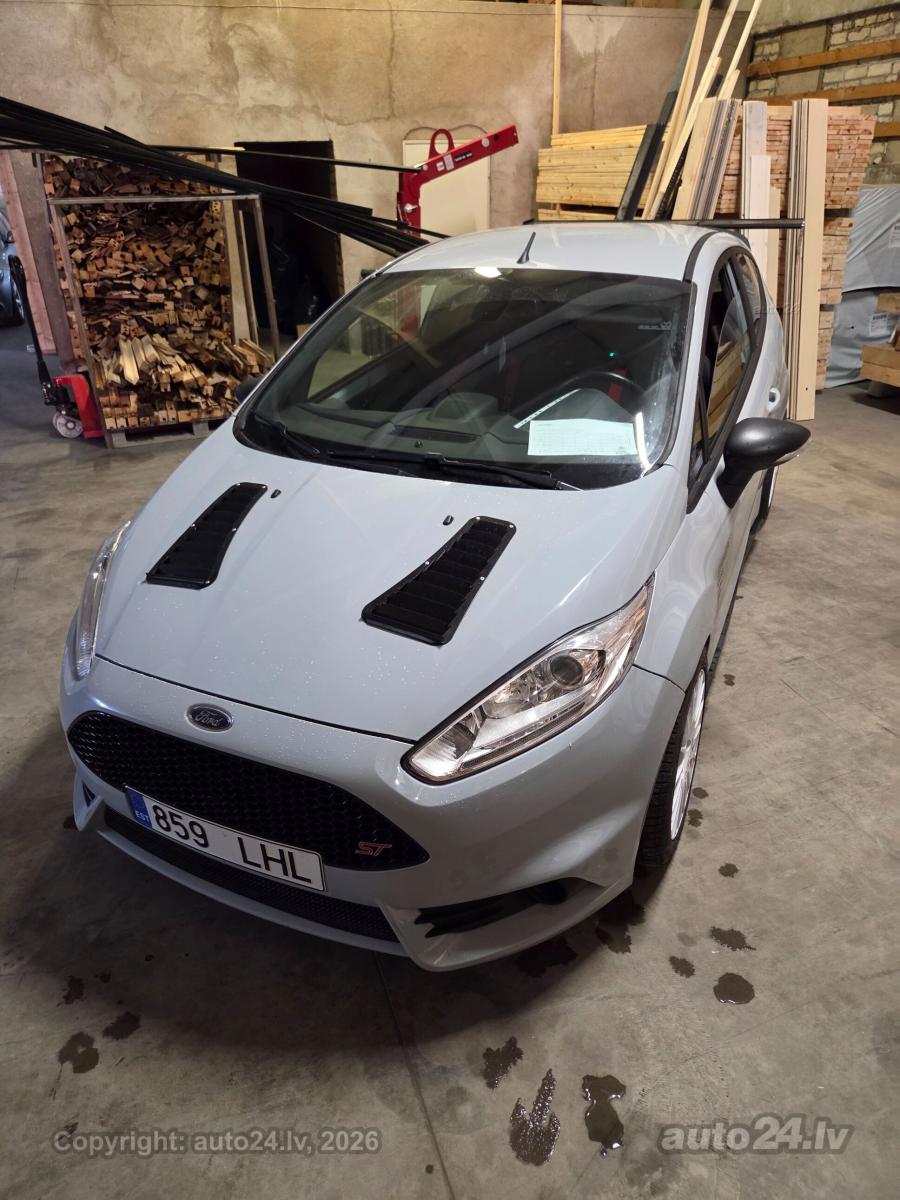 Pelēks Ford Fiesta 2016 Viljandi, ar dzinēja tilpumu 1.60 L un nobraukumu 59 tūkst. km par 17900 €, foto 8 vietnē AUTOMOTO.COM.LV