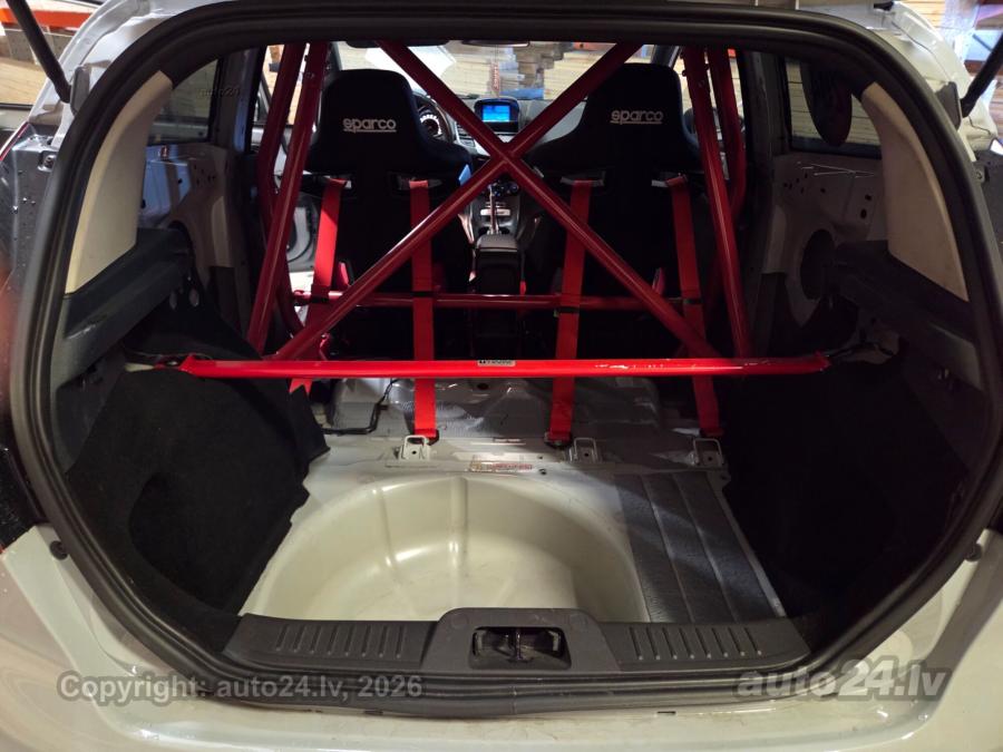 Pelēks Ford Fiesta 2016 Viljandi, ar dzinēja tilpumu 1.60 L un nobraukumu 59 tūkst. km par 17900 €, foto 14 vietnē AUTOMOTO.COM.LV