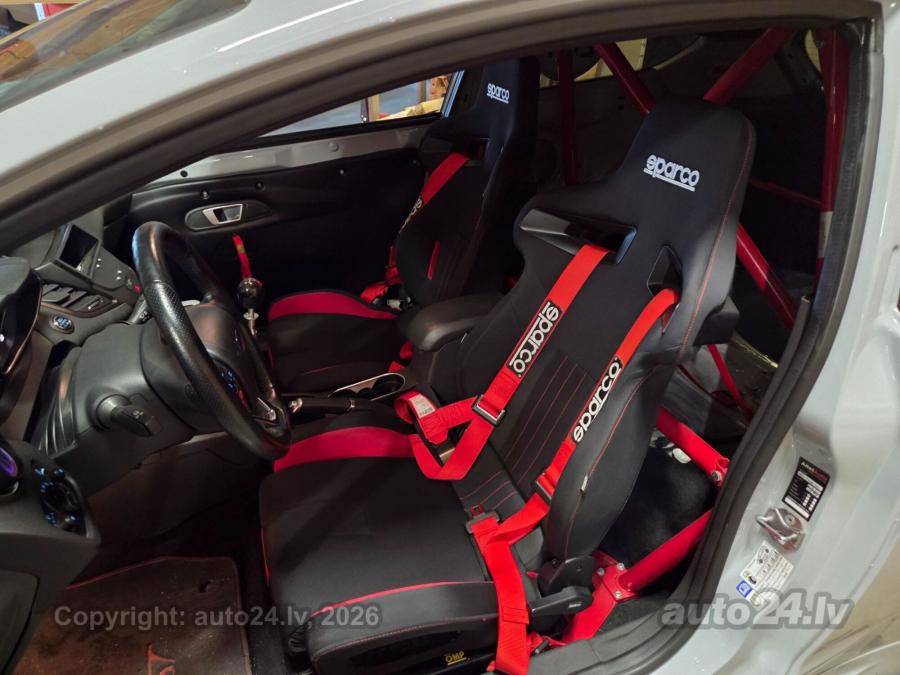 Pelēks Ford Fiesta 2016 Viljandi, ar dzinēja tilpumu 1.60 L un nobraukumu 59 tūkst. km par 17900 €, foto 15 vietnē AUTOMOTO.COM.LV