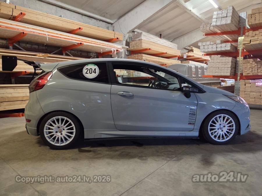 Pelēks Ford Fiesta 2016 Viljandi, ar dzinēja tilpumu 1.60 L un nobraukumu 59 tūkst. km par 17900 €, foto 19 vietnē AUTOMOTO.COM.LV