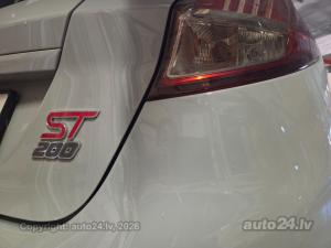 Pelēks Ford Fiesta 2016 Viljandi, ar dzinēja tilpumu 1.60 L un nobraukumu 59 tūkst. km par 17900 €, foto 24 vietnē AUTOMOTO.COM.LV
