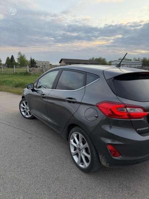 Grey Ford Fiesta 2017 in Alytus, with an engine capacity of 1.00 L and mileage of 130 thousand km for 5900 €, photo 4 on AUTOMOTO.COM.LV