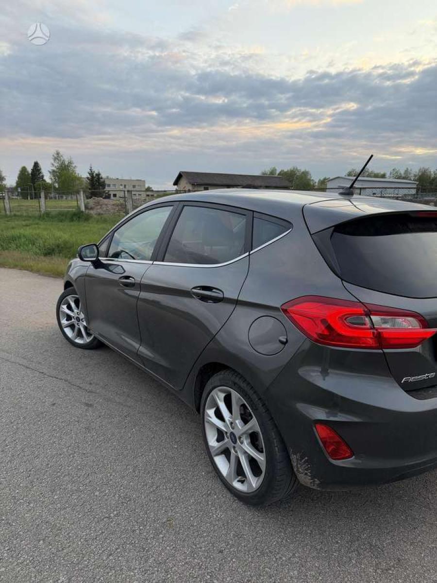 Grey Ford Fiesta 2017 in Alytus, with an engine capacity of 1.00 L and mileage of 130 thousand km for 5900 €, photo 4 on AUTOMOTO.COM.LV