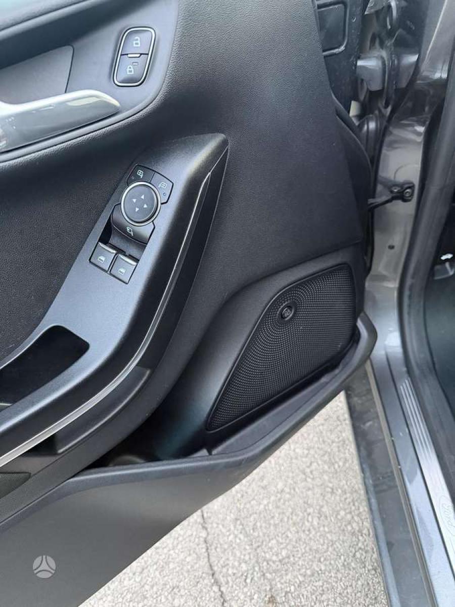 Grey Ford Fiesta 2017 in Alytus, with an engine capacity of 1.00 L and mileage of 130 thousand km for 5900 €, photo 9 on AUTOMOTO.COM.LV