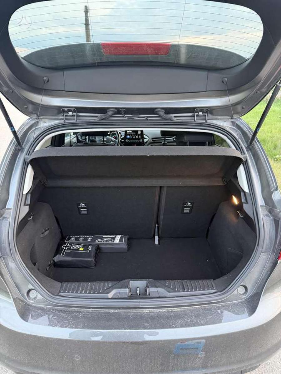 Grey Ford Fiesta 2017 in Alytus, with an engine capacity of 1.00 L and mileage of 130 thousand km for 5900 €, photo 12 on AUTOMOTO.COM.LV