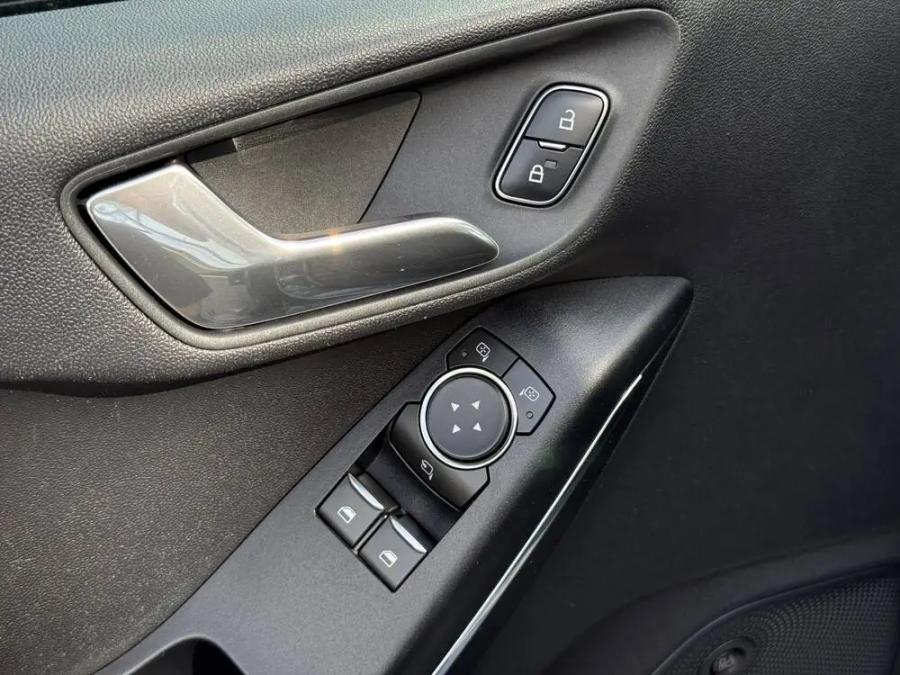 Pelēks Ford Fiesta 2018 Jūrmala, ar dzinēja tilpumu 1.00 L un nobraukumu 123 tūkst. km par 7950 €, foto 28 vietnē AUTOMOTO.COM.LV