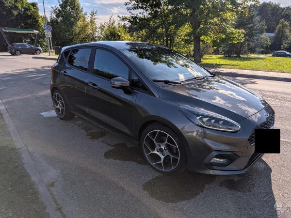 Pelēks Ford Fiesta 2020 Viļņa, ar dzinēja tilpumu 1.50 L un nobraukumu 104 tūkst. km par 11500 €, foto 3 vietnē AUTOMOTO.COM.LV