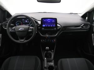 Grey Ford Fiesta 2021 in Vilnius, with an engine capacity of 1.00 L and mileage of 150 thousand km for 9299 €, photo 3 on AUTOMOTO.COM.LV
