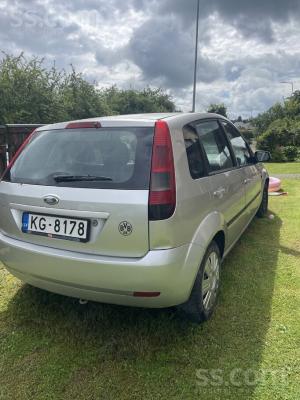 Pelēks Ford Fiesta 2005 Rīga, ar dzinēja tilpumu 1.20 L un nobraukumu 277 tūkst. km par 650 €, foto 3 vietnē AUTOMOTO.COM.LV