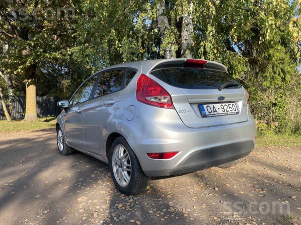 Форд Фиеста 2010 в Елгава на AUTOMOTO.COM.LV Серый Форд Фиеста 2010 в Елгава, объемом двигателя 1.60 л и пробегом 195 тыс. км за 3200 €, фото 5 на AUTOMOTO.COM.LV