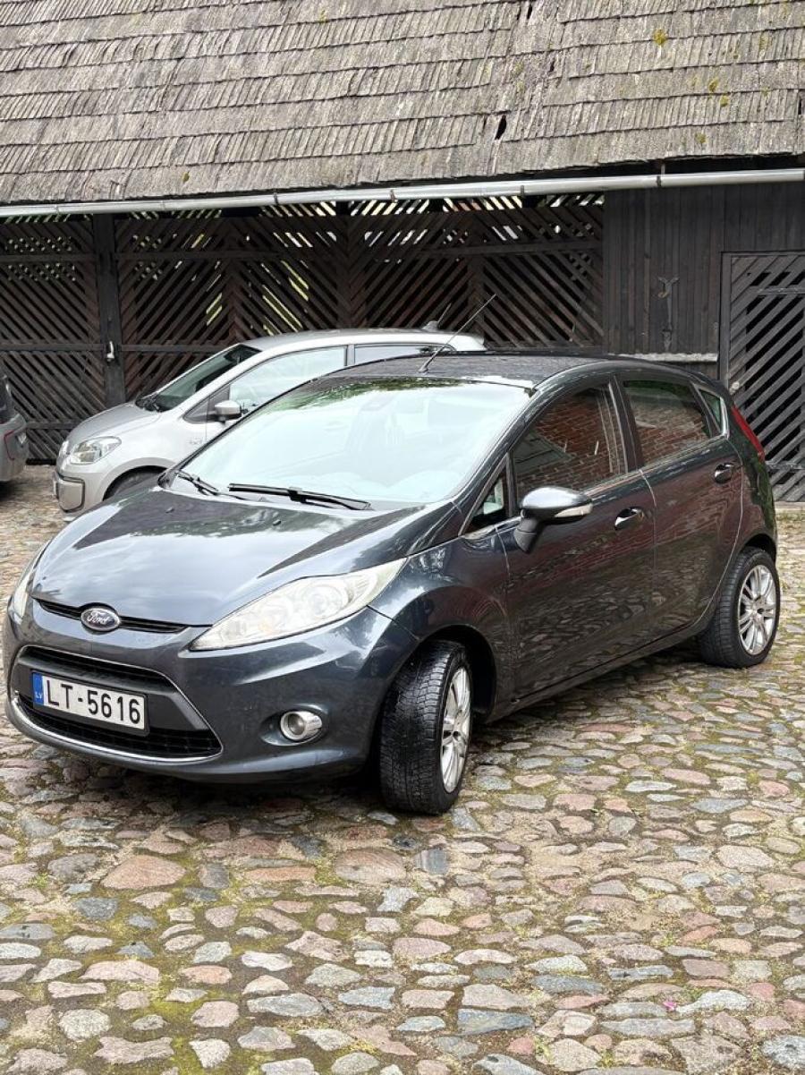Grey Ford Fiesta 2011 in Kuldiga, with an engine capacity of 1.40 L and mileage of 0 thousand km for 2250 €, photo 2 on AUTOMOTO.COM.LV