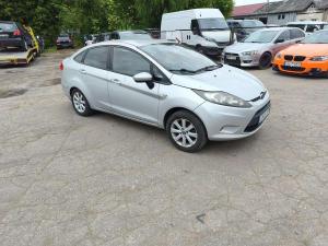 Pelēks Ford Fiesta 2012 Panevēža, ar dzinēja tilpumu 1.60 L un nobraukumu 193 tūkst. km par 800 €, foto  vietnē AUTOMOTO.COM.LV