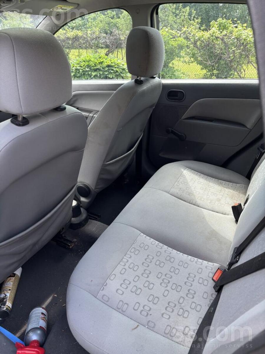 Ford Fiesta 2002 Ogre, ar dzinēja tilpumu 1.40 L un nobraukumu 422 tūkst. km par 950 €, foto 5 vietnē AUTOMOTO.COM.LV