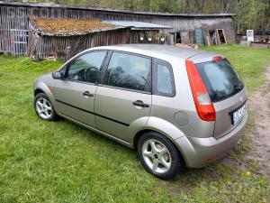 Ford Fiesta 2004 in Cesis, with an engine capacity of 1.40 L and mileage of 205 thousand km for 850 €, photo 3 on AUTOMOTO.COM.LV