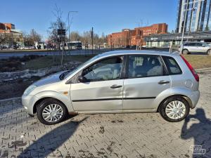 Ford Fiesta 2004 Viļņa, ar dzinēja tilpumu 1.30 L un nobraukumu 190 tūkst. km par 599 €, foto 5 vietnē AUTOMOTO.COM.LV