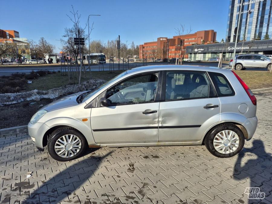 Ford Fiesta 2004 Viļņa, ar dzinēja tilpumu 1.30 L un nobraukumu 190 tūkst. km par 599 €, foto 5 vietnē AUTOMOTO.COM.LV
