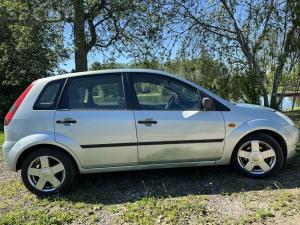 Ford Fiesta 2004 in Riga, with an engine capacity of 1.40 L and mileage of 227 thousand km for 1350 €, photo 6 on AUTOMOTO.COM.LV