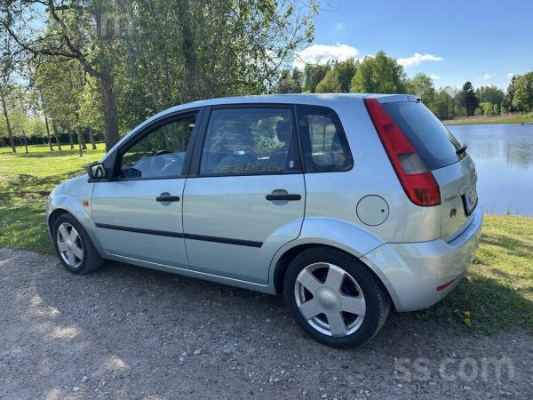 Ford Fiesta 2004 in Riga, with an engine capacity of 1.40 L and mileage of 227 thousand km for 1350 €, photo 8 on AUTOMOTO.COM.LV