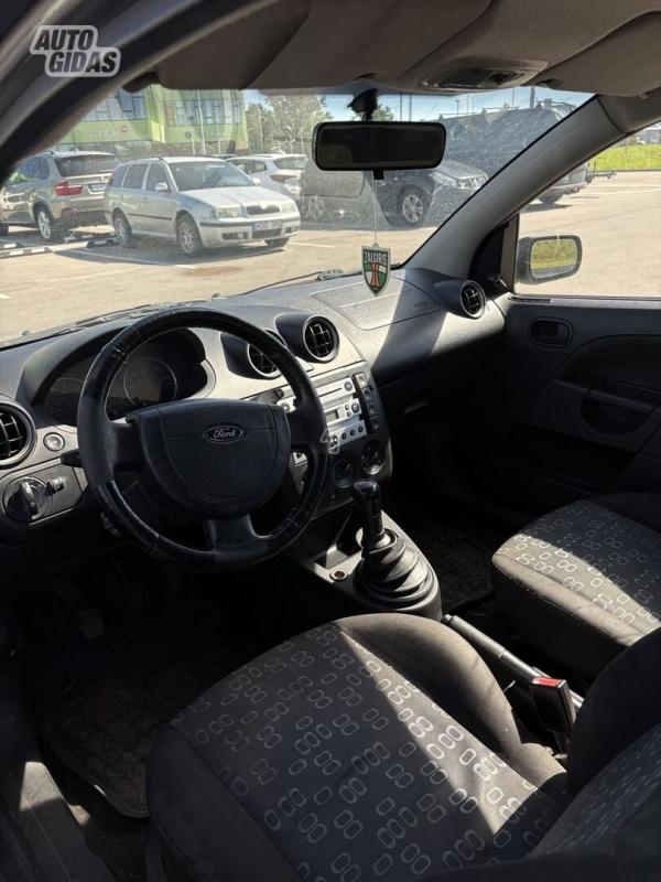 Ford Fiesta 2004 Kauņa, ar dzinēja tilpumu 1.40 L un nobraukumu 300 tūkst. km par 550 €, foto 5 vietnē AUTOMOTO.COM.LV