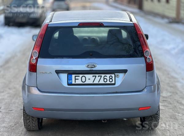 Ford Fiesta 2005 in Jelgava, with an engine capacity of 1.40 L and mileage of 278 thousand km for 950 €, photo 5 on AUTOMOTO.COM.LV