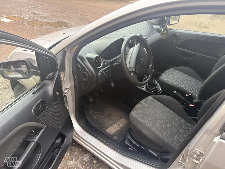 Ford Fiesta 2005 in Anyksciai, with an engine capacity of 1.40 L and mileage of 167 thousand km for 770 €, photo 9 on AUTOMOTO.COM.LV