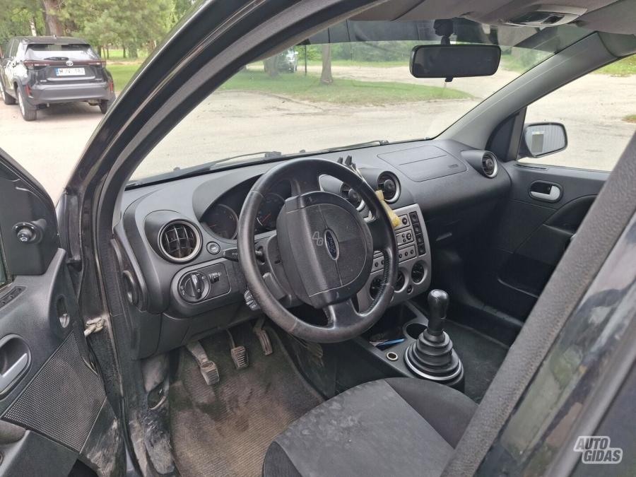 Ford Fiesta 2005 Joniškis, ar dzinēja tilpumu 1.40 L un nobraukumu 250 tūkst. km par 950 €, foto 6 vietnē AUTOMOTO.COM.LV