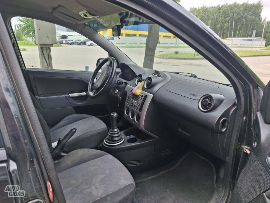 Ford Fiesta 2005 Joniškis, ar dzinēja tilpumu 1.40 L un nobraukumu 250 tūkst. km par 950 €, foto 7 vietnē AUTOMOTO.COM.LV