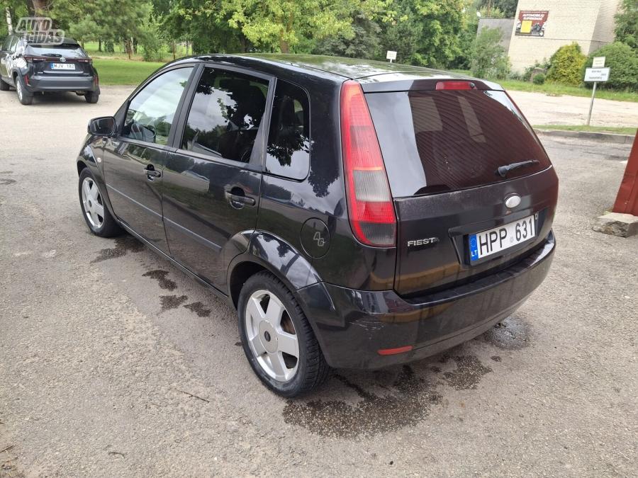 Ford Fiesta 2005 Joniškis, ar dzinēja tilpumu 1.40 L un nobraukumu 250 tūkst. km par 950 €, foto 5 vietnē AUTOMOTO.COM.LV