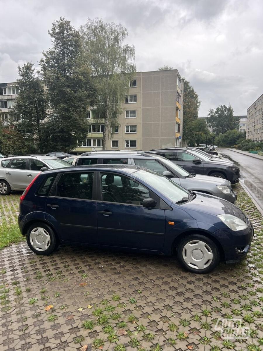 Ford Fiesta 2005 Viļņa, ar dzinēja tilpumu 1.40 L un nobraukumu 220 tūkst. km par 700 €, foto 1 vietnē AUTOMOTO.COM.LV