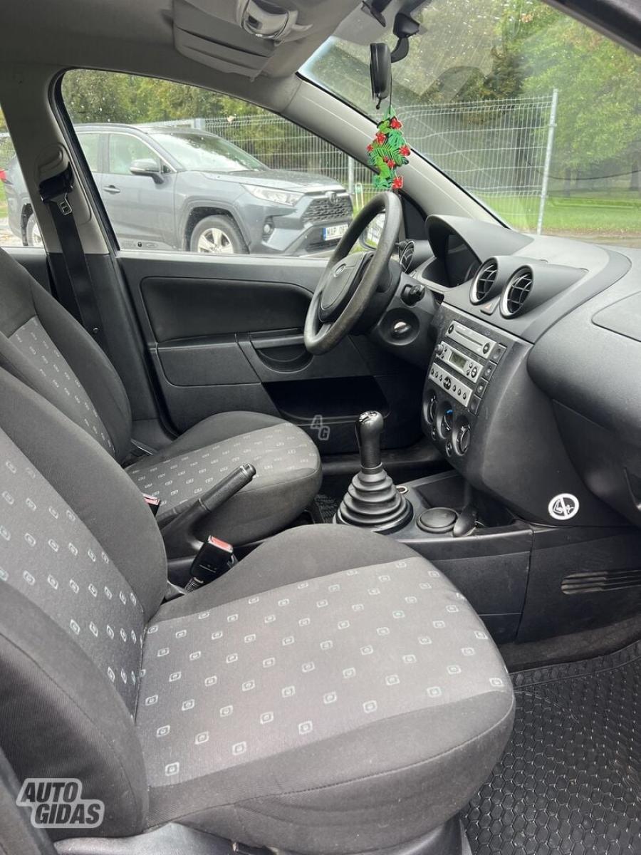 Ford Fiesta 2005 Viļņa, ar dzinēja tilpumu 1.40 L un nobraukumu 220 tūkst. km par 700 €, foto 9 vietnē AUTOMOTO.COM.LV