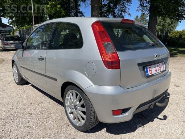 Ford Fiesta 2006 Rīga, ar dzinēja tilpumu 1.60 L un nobraukumu 233 tūkst. km par 2490 €, foto 3 vietnē AUTOMOTO.COM.LV