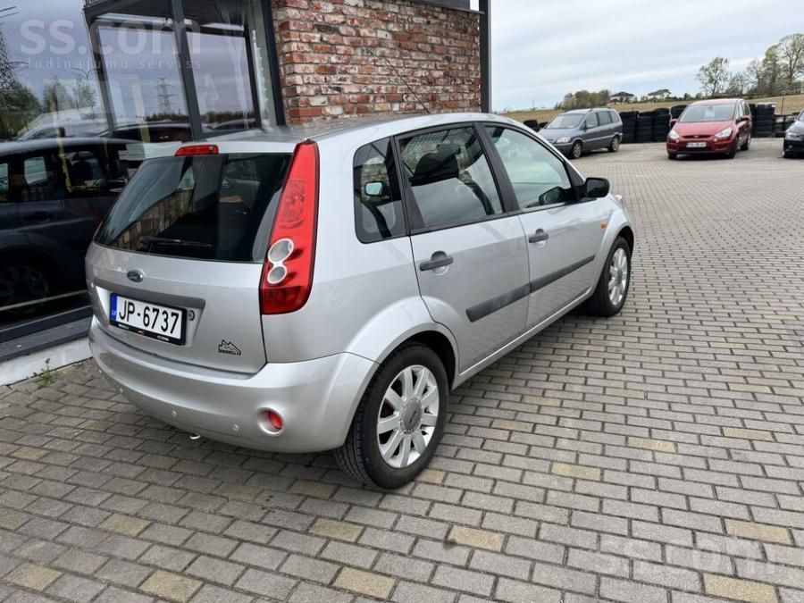 Ford Fiesta 2006 in Talsi, with an engine capacity of 1.40 L and mileage of 178 thousand km for 1550 €, photo 4 on AUTOMOTO.COM.LV